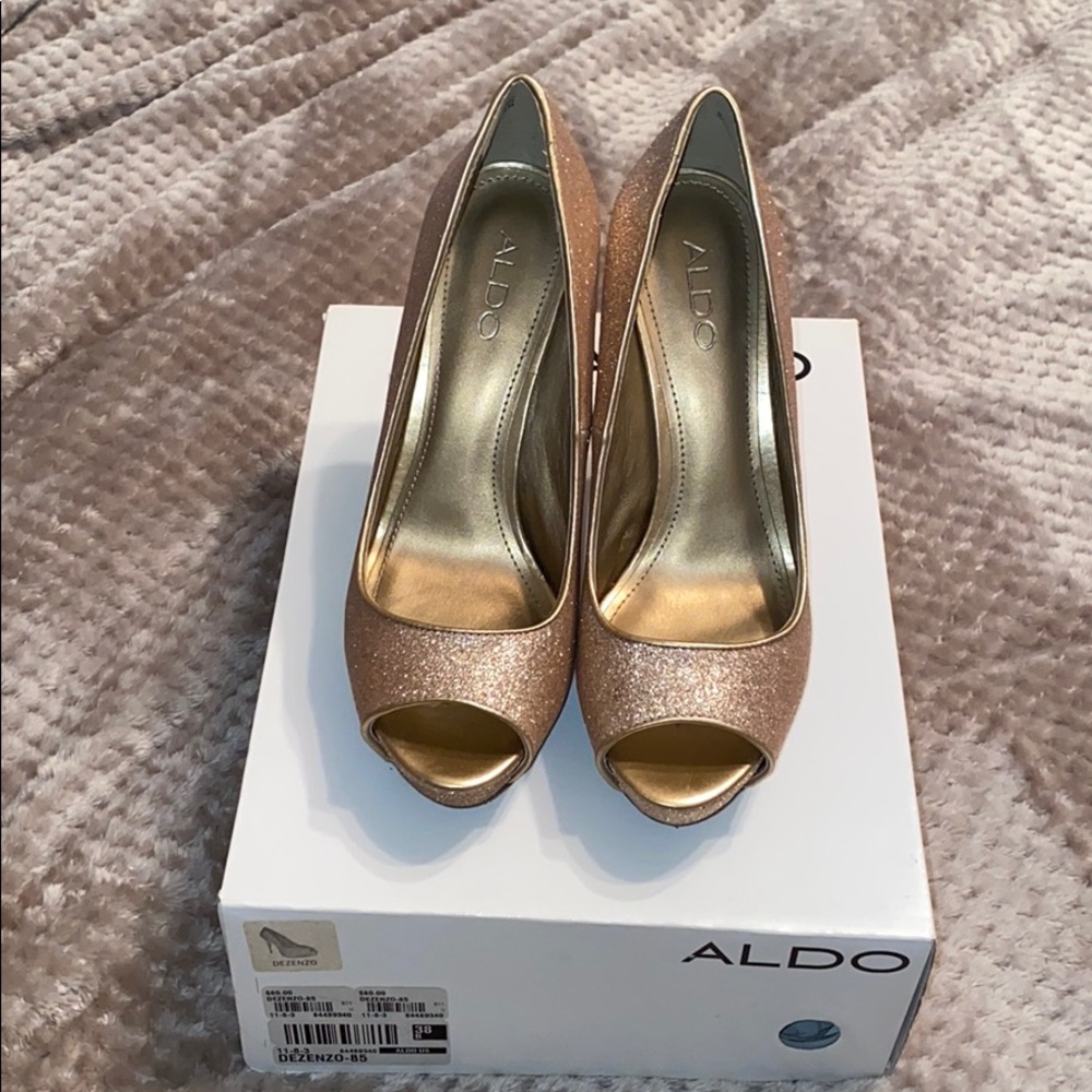 Aldo Dezenzo Gold Peep Toe Pumps - Gem